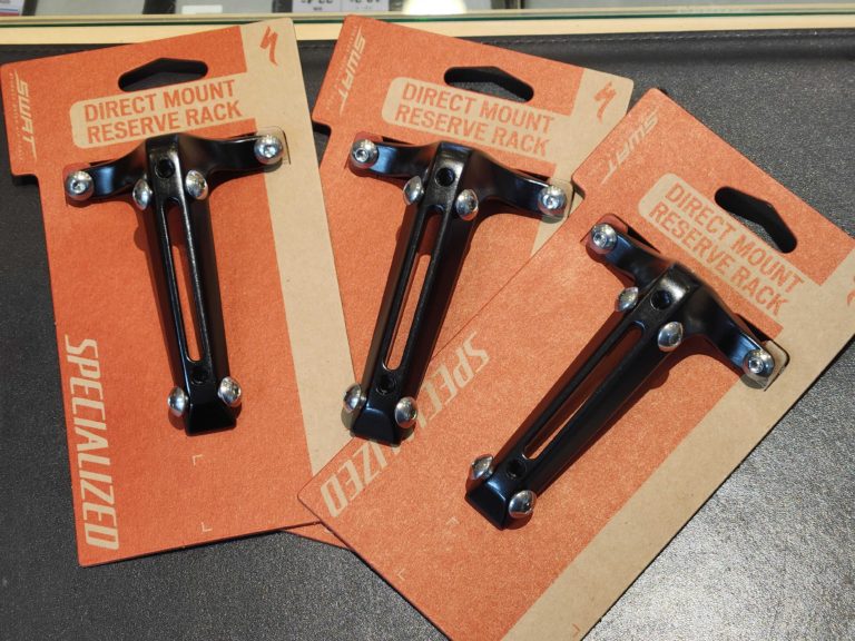 サドル下にボトルゲージを取り付け 長期欠品してたマウントが入荷してきました | スポーツバイクファクトリー草加スズキ